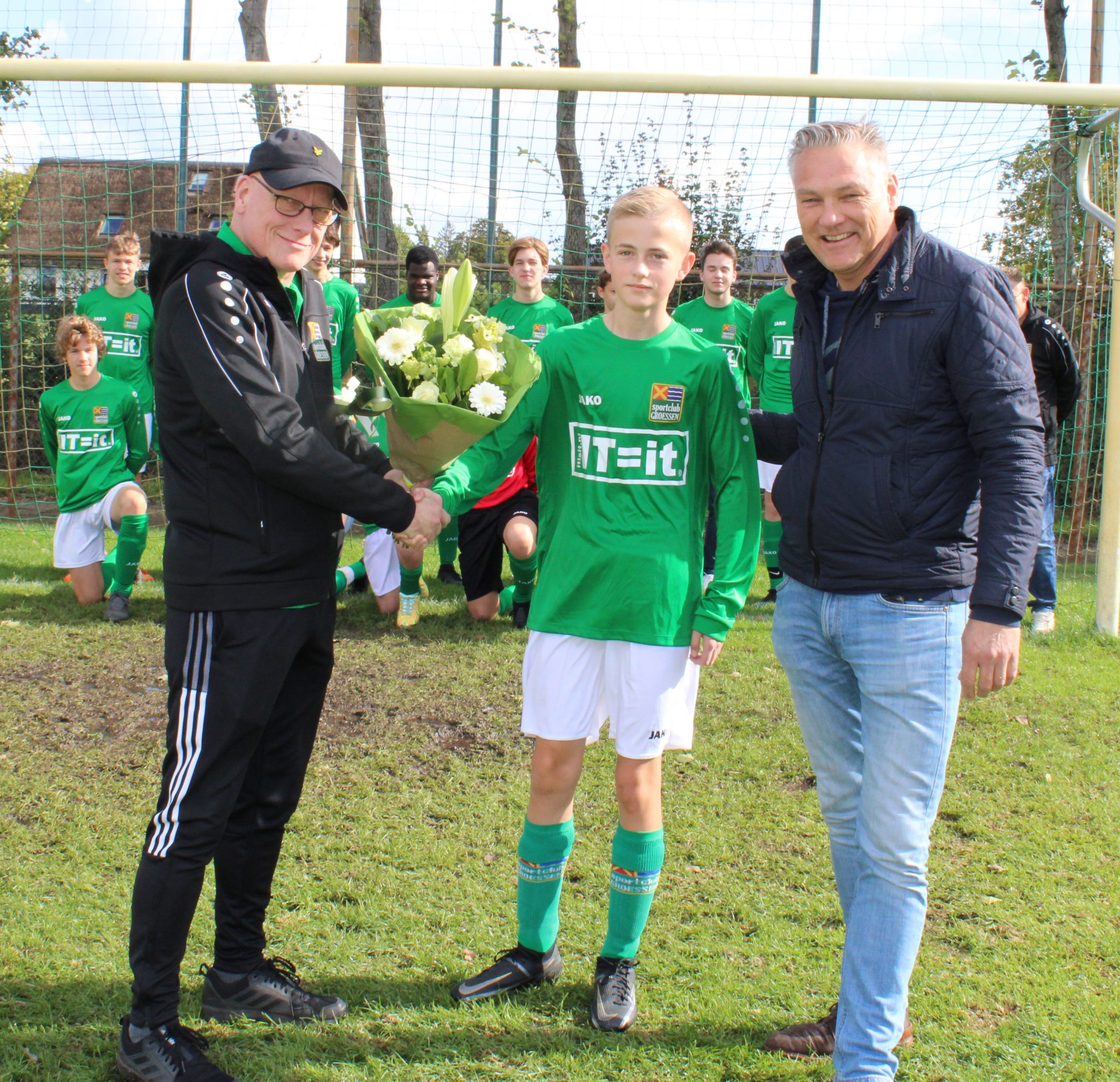 IT=it steekt de J17-02 in het nieuw | Sportclub Groessen