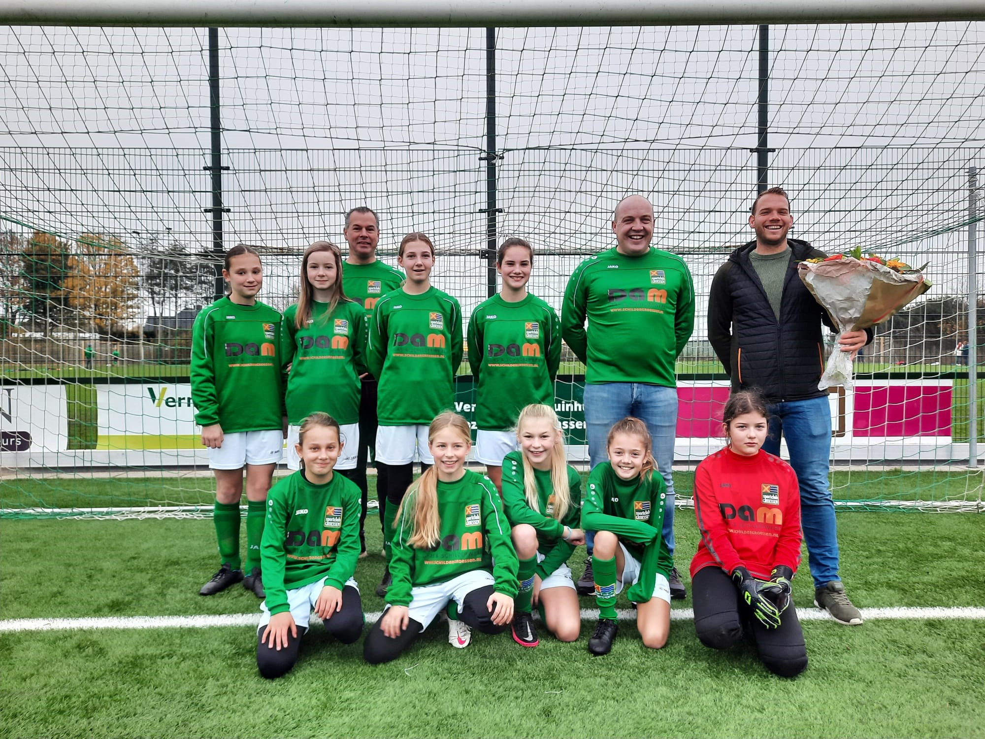 Van den Dam Schilderwerken steekt M12-1 in het nieuw | Sportclub Groessen